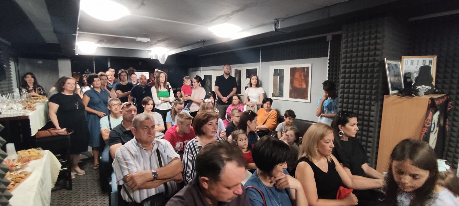 Grafičar Miro Petric kroz izložbu „Tragovi i znakovi“, ali i kroz ...